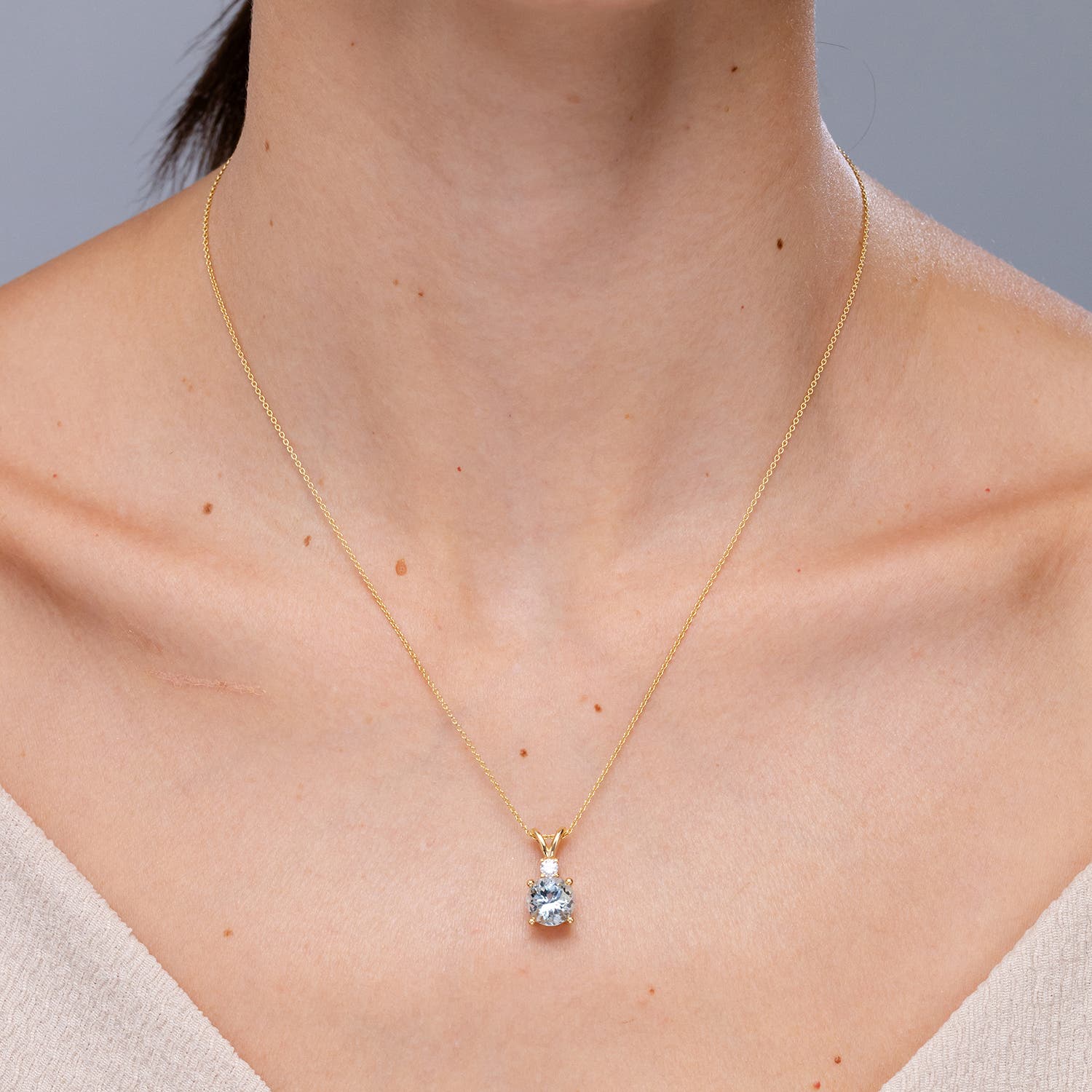 Round Aquamarine Solitaire V-Bale Pendant with Diamond